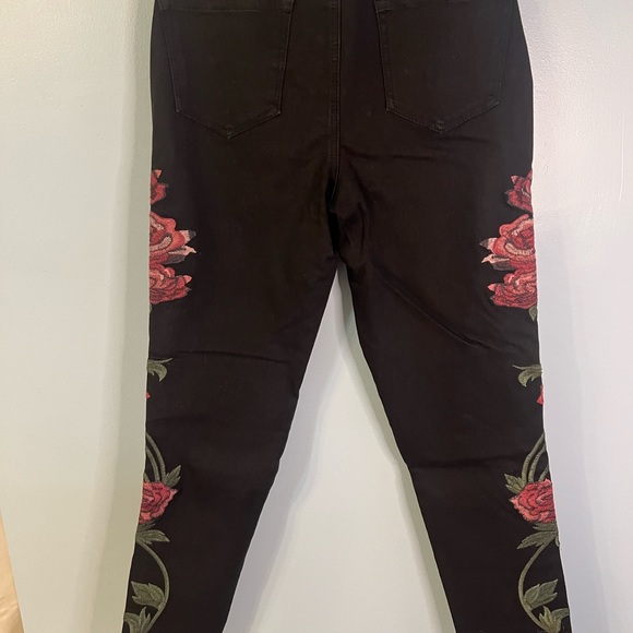 DG2 by Diane Gilman | Jeans | Dg2 Black Jeans With Red Ros Embroidered ...